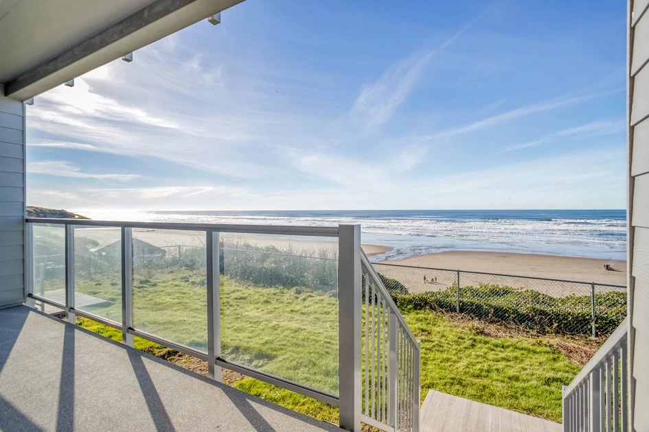 Nye Beach Searenity - Newport, Oregon - Beachcombers NW